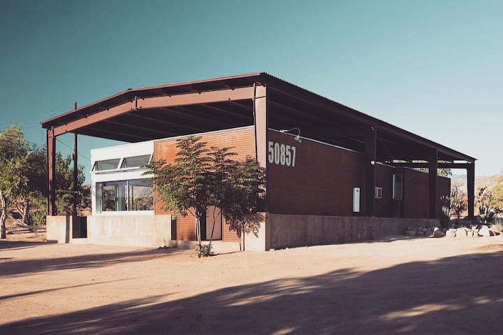 Rimrock Ranch - Sleeping 22+ On 36 Acres - Joshua Tree National Park