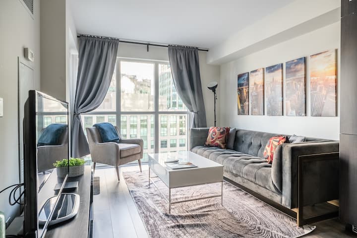 Modern 1br+den • Walk Everywhere • Free Parking - Toronto, ON