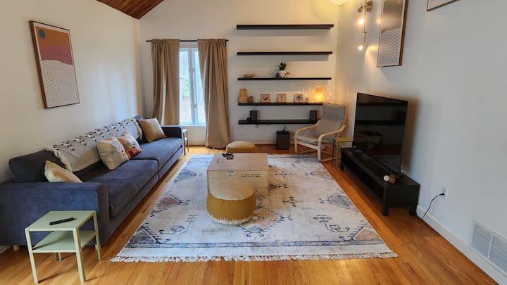 Boho Bedroom W/private Bathroom - Bloomfield, CT