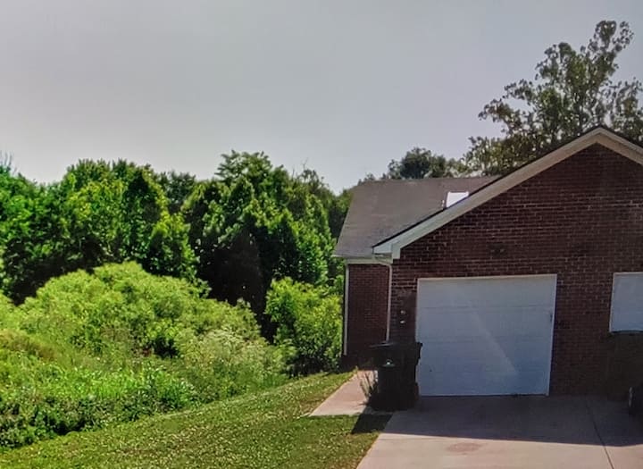 Ideal Bluegrass Duplex (123 E.) - Georgetown, KY