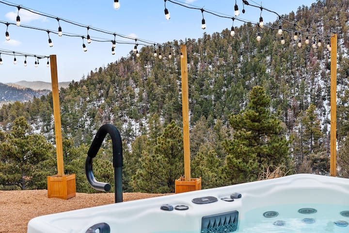 Peaceful Pines With Hot Tub - Woodland Park, CO