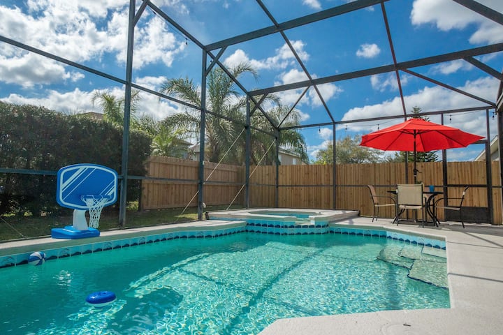 Beautiful Home With Jacuzzi/pool And Game Room - Kissimmee