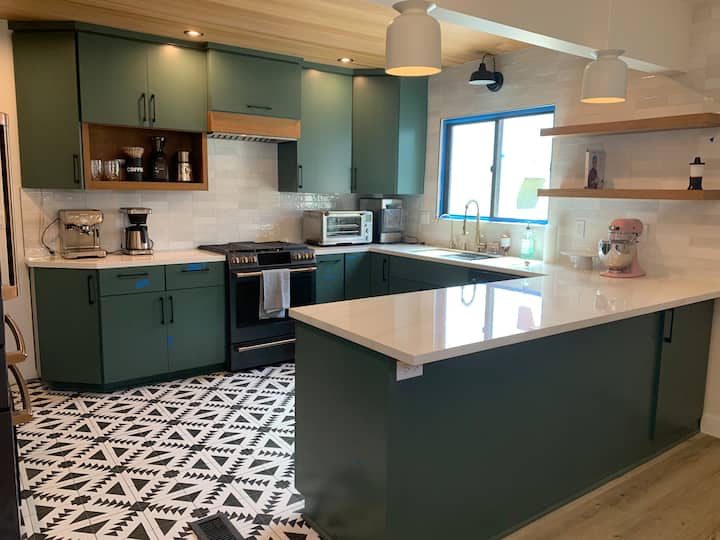 Renovated Storybook Cottage - Burbank, CA