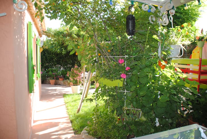 Spacieux T2 - Avec Piscine Privée Et  Jardin - Le Beausset