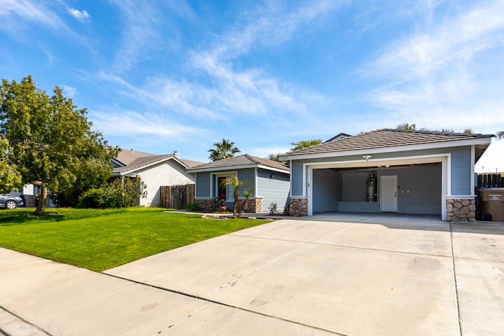 5 Bdrm Home In Beautiful Nw Bakersfield W/ Pool! - Bakersfield, CA
