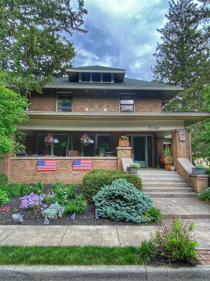 On The Bricks, Main Street Downtown Zionsville ! - Zionsville, IN
