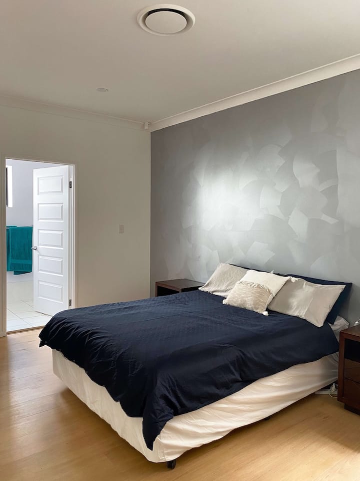 Ensuite Room Atop Bowen Hills 2km To Cbd Massive - Newstead