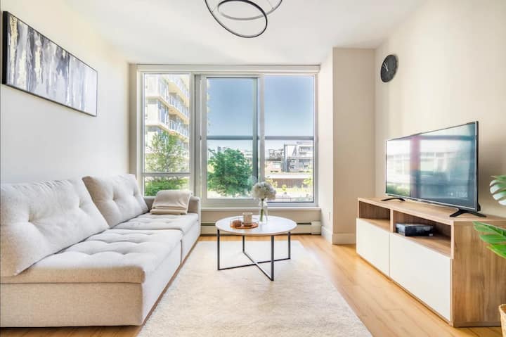 Lux 5-star 3-bedroom Residence In Olympic Village - Vancouver