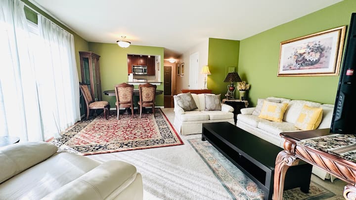 Cozy Townhouse / Fenced Yard - Bellevue, WA