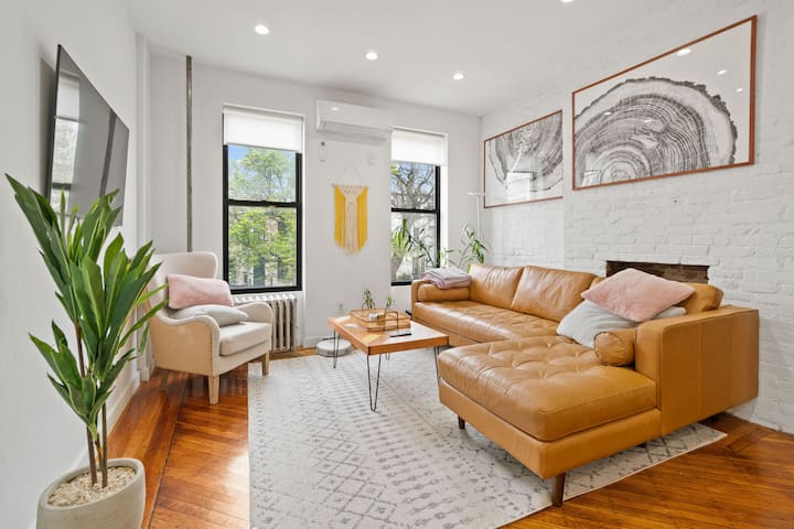 Sunlit New Brownstone Treetop 2br Home-office W/d - Brooklyn, NY
