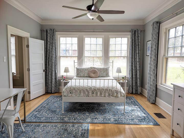 Bright And Elegant Historic Hyde Park Home - Austin, TX