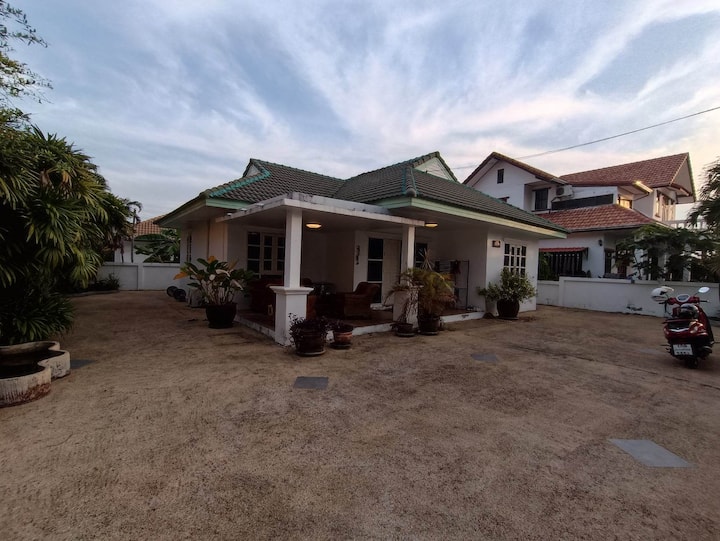 Macknows Resident - Hua Hin