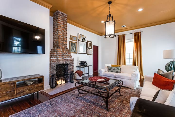 Charming, Quirky, And Oh-so-savannah Cottage! - Savannah, GA