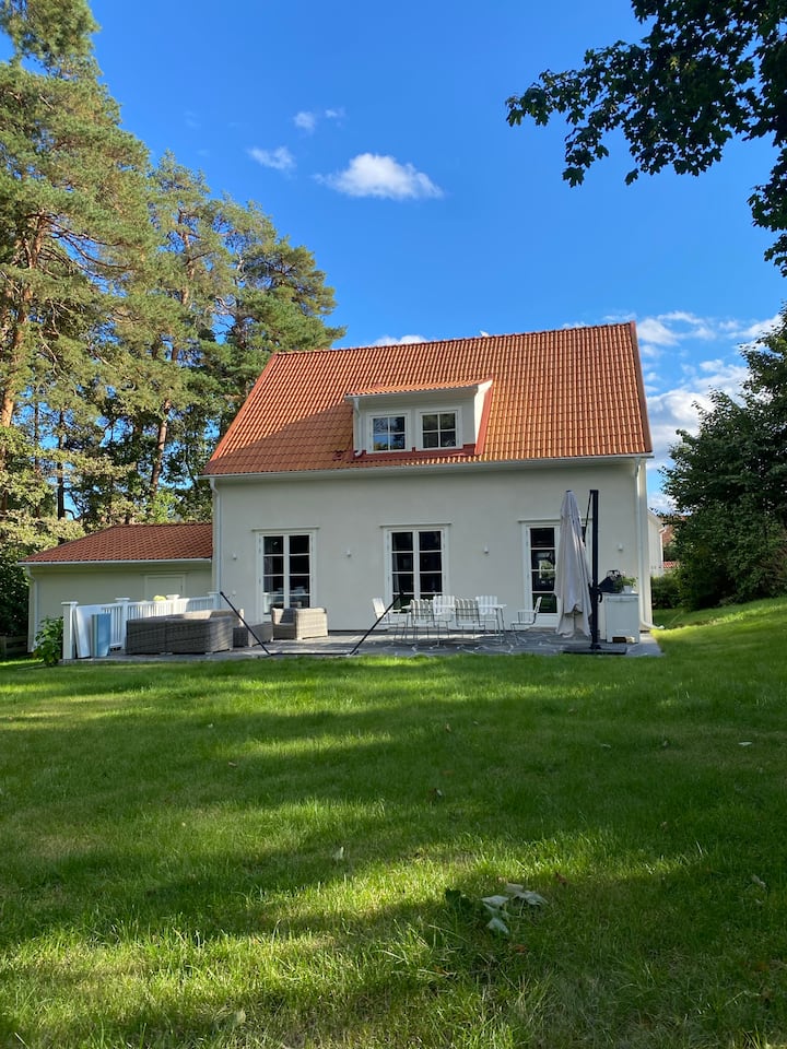 Stor Villa I Bromma, Nära City O Bad. - Stockholm