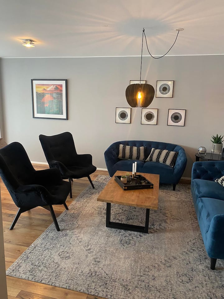 Large Family Home, Free Parking - Reykjavik