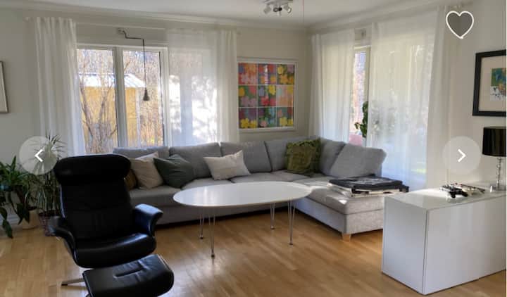 Hus Med Skog Och Sjö Som Granne, Nära Stockholm - Huddinge
