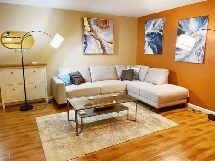 2 Bedroom Condo With Pool Perfect For Long Term! - San Diego, CA