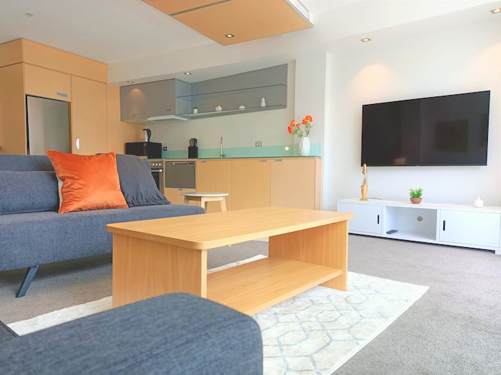 Spacious & Relaxing On Tory With Balcony & Netflix - Wellington