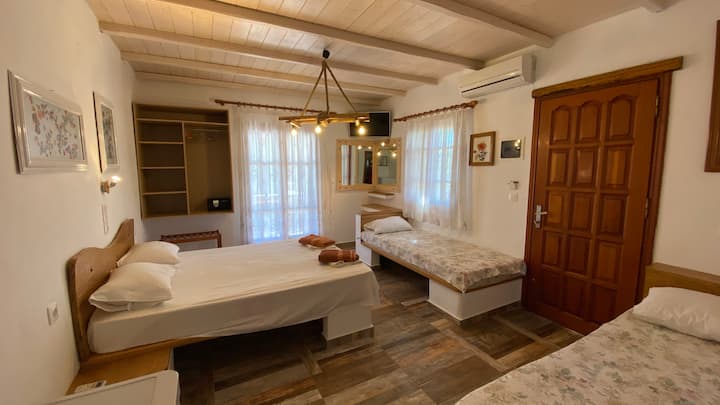 4b. Beautiful Room For 4 People On The Beach - Ios