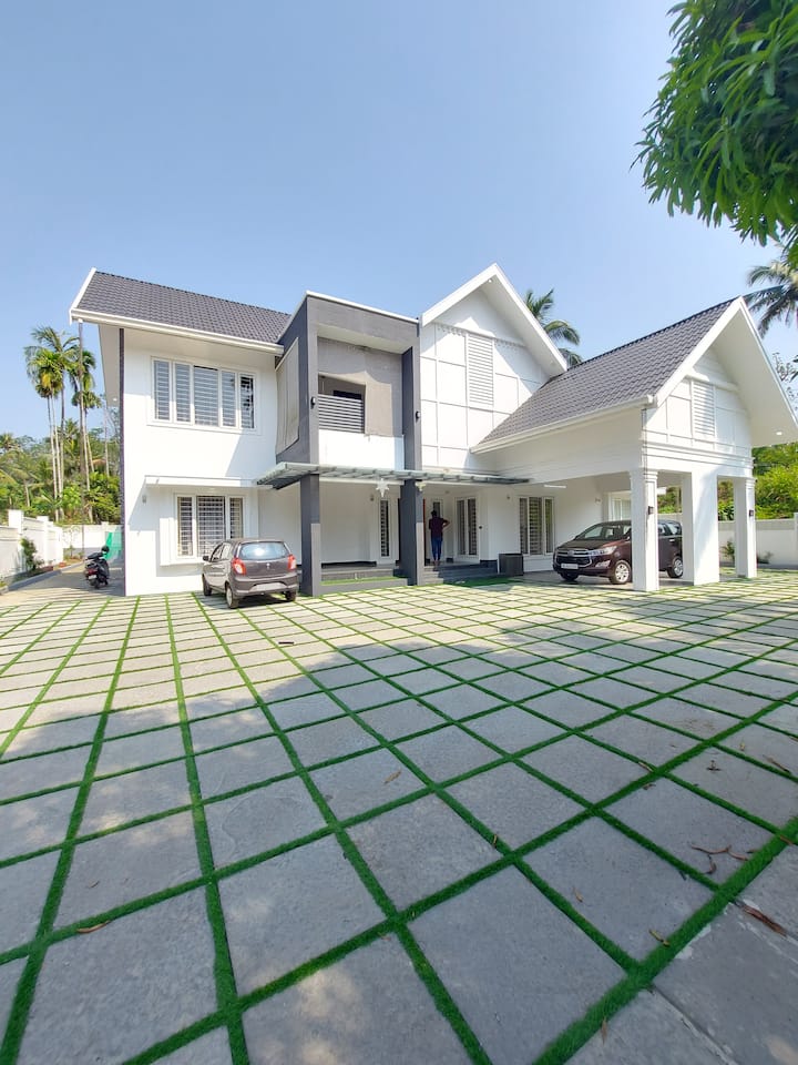 Charming Villa Close To Town - Kothamangalam