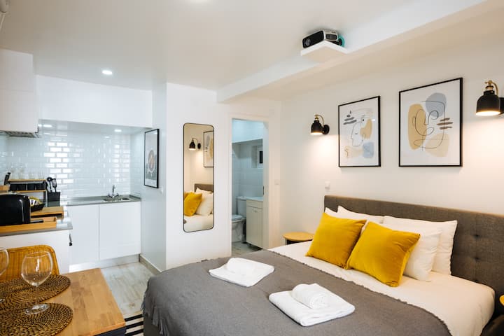 Cozy & Small Studio In The Center - Lisbon