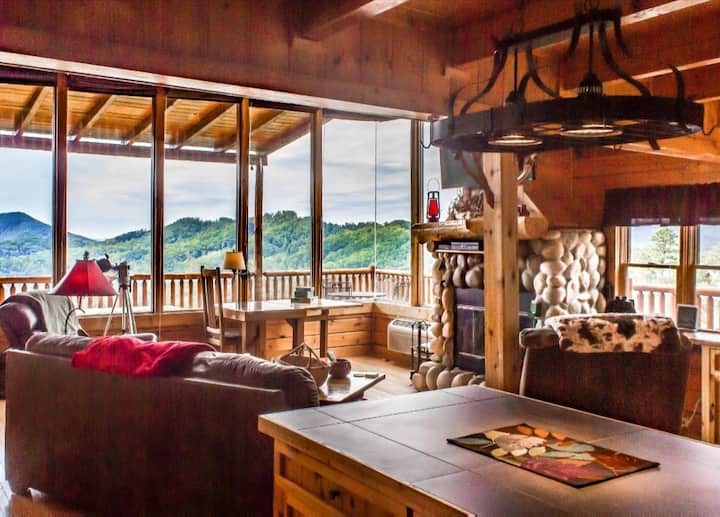 Luxury Cabin Chalet-stunning Smoky Mountain View! - Townsend, TN