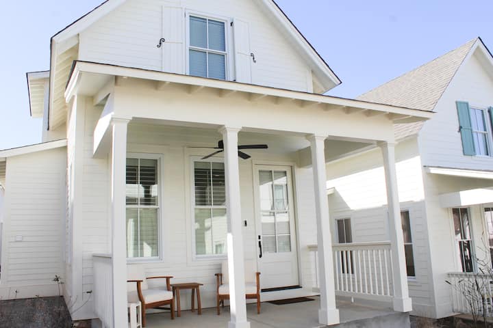 Chic Downtown Cottage - Oxford, MS