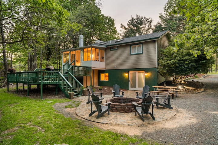 The Green Utopia W/hot Tub & Firepit By Kalahari - Big Pocono State Park, Tannersville