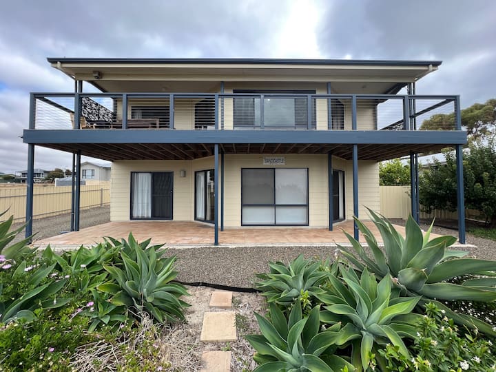Sandcastle - A Esplanade Place, Stunning Views - Kingscote