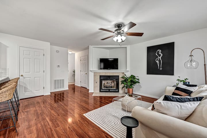 Cozy & Clean Townhome Near Uofa - Fayetteville, AR