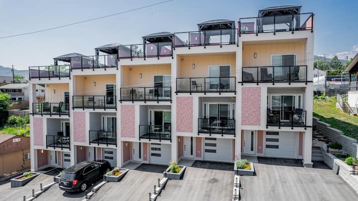 Urban Delight At Aisha's Jewel-luxury Townhome - Osoyoos