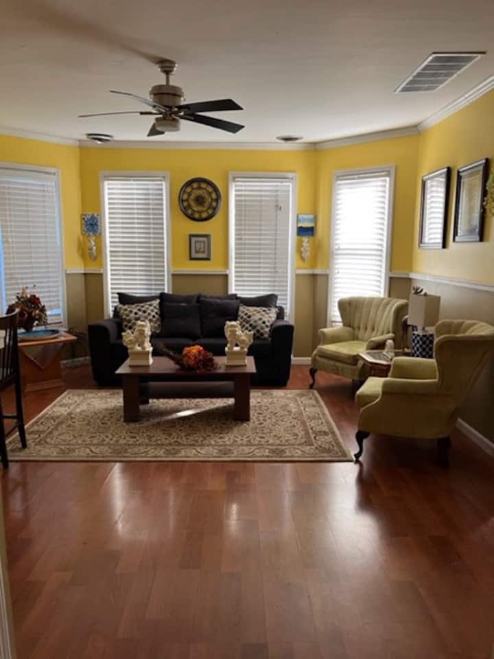 Charming Second Floor Apartment - Davenport, IA