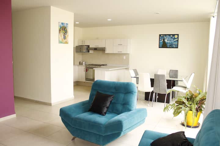 Moderno Hogar Con Alberca Frente A Zona Industrial - San Luis Potosí