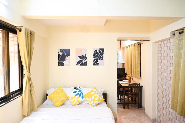Comfortable Studio Near Hill Road Bandra West! - Mumbai