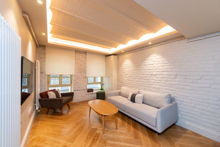 Liberty Une : Newly Renovated 1br Apt In Galata - Karaköy