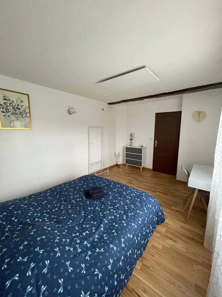 Grande Chambre Dans Logement Entièrement Rénové - Gournay-en-Bray