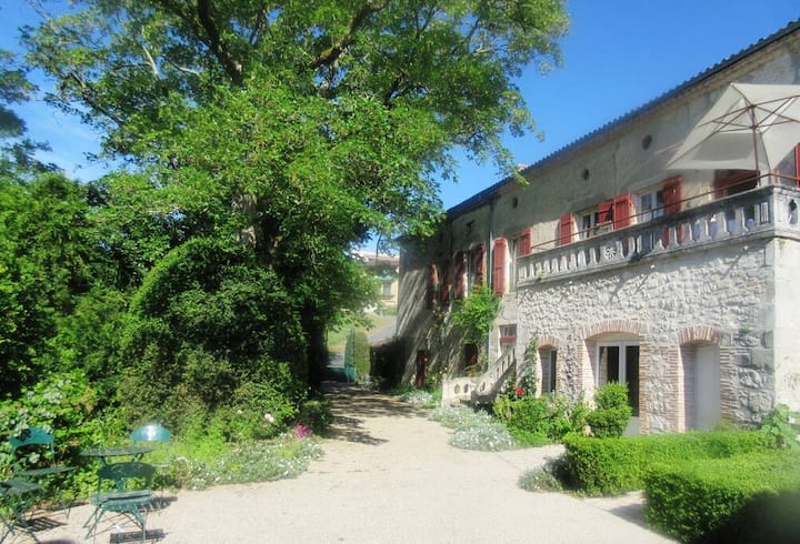 Suite Familiale Avec Piscine - Saint-Georges
