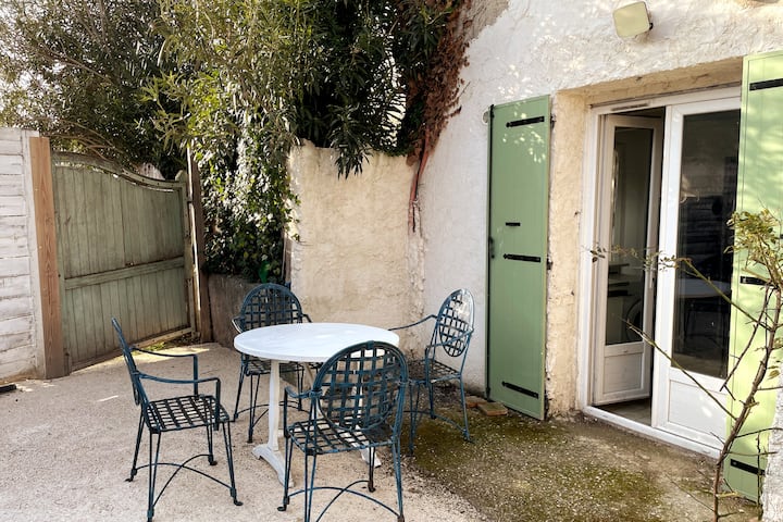 Charmant, Studio Avec Son Jacuzzi Et Son Jardin - Avignon