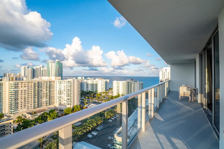 Spacious 2br Corner Ocean & Intracoastal Views - Hollywood, FL
