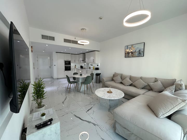 Stunning 1 Bed Apartment With Marina Views - Dubai Marina
