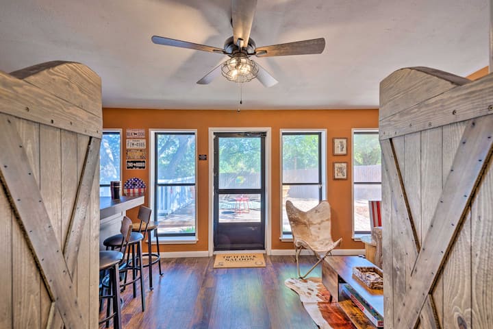 Tip It Back Saloon With 2 Car Garage - 沃思堡