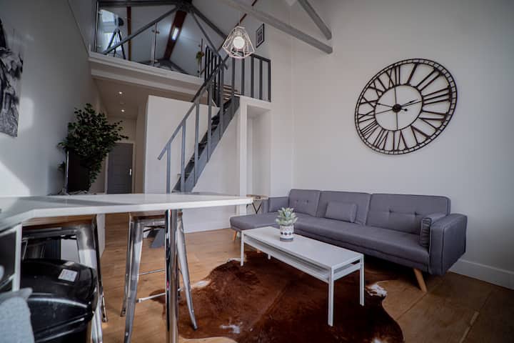 2 Bedroom Luton Apartment - Harpenden