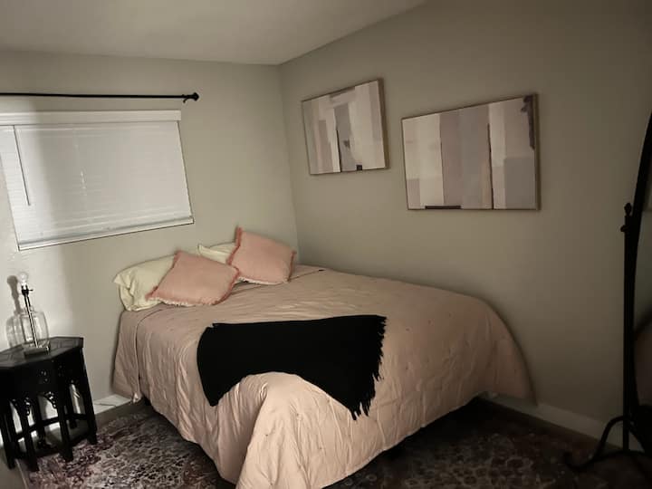 Quiet  2br Apt Close To Old Town - Scottsdale, AZ