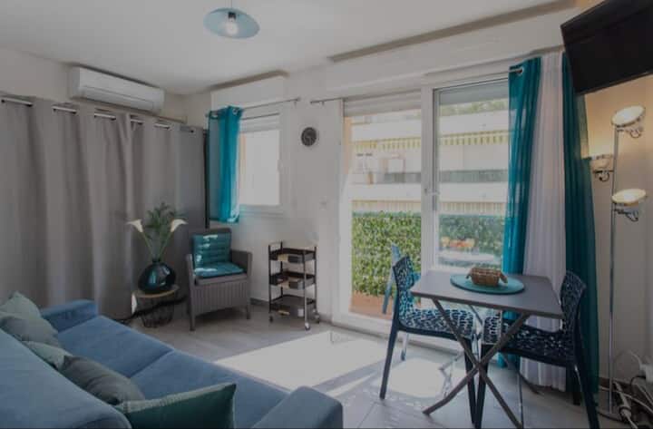 Studio Moderne à 2 Min De La Mer - Plage des Fourmis
