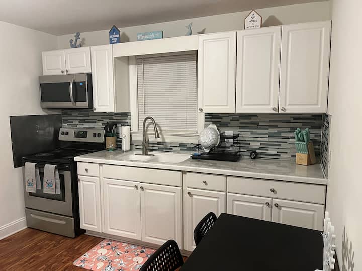 Cozy Hideaway At The Bay - Hampton, VA