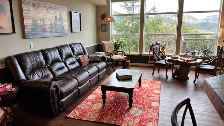 Rogue River Game House - Gold Beach, OR