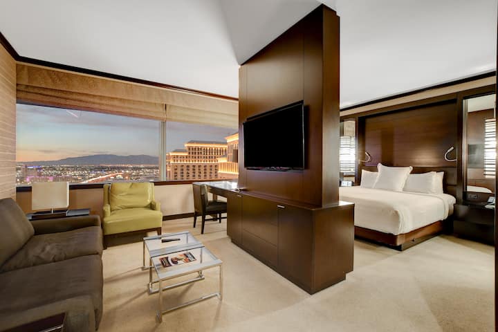 Vdara Suite With Gorgeous Bellagio & Sphere Views