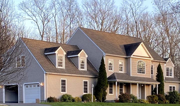 Peaceful Private Home With Pool And  Pond - Branford, CT