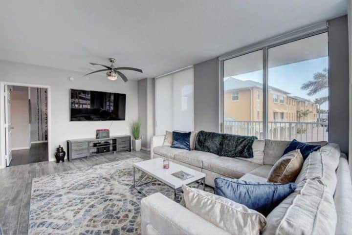 Oceanview Beach Condo - Boynton Beach, FL