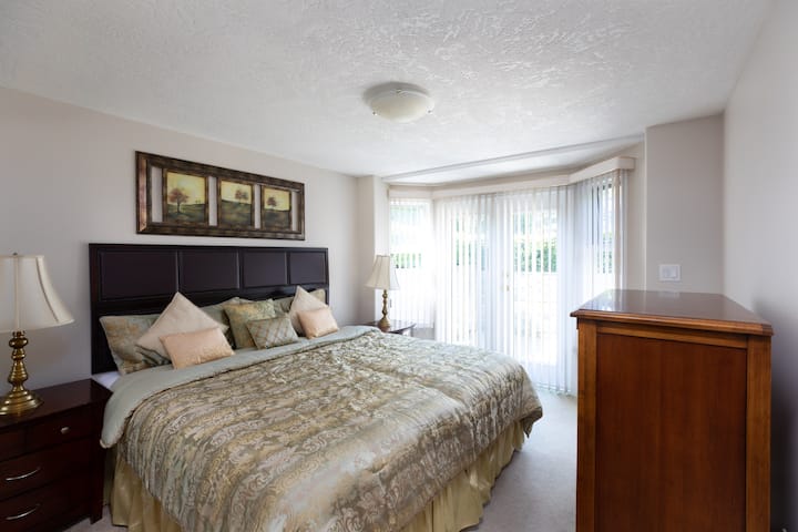 Garden City Oasis - Victoria